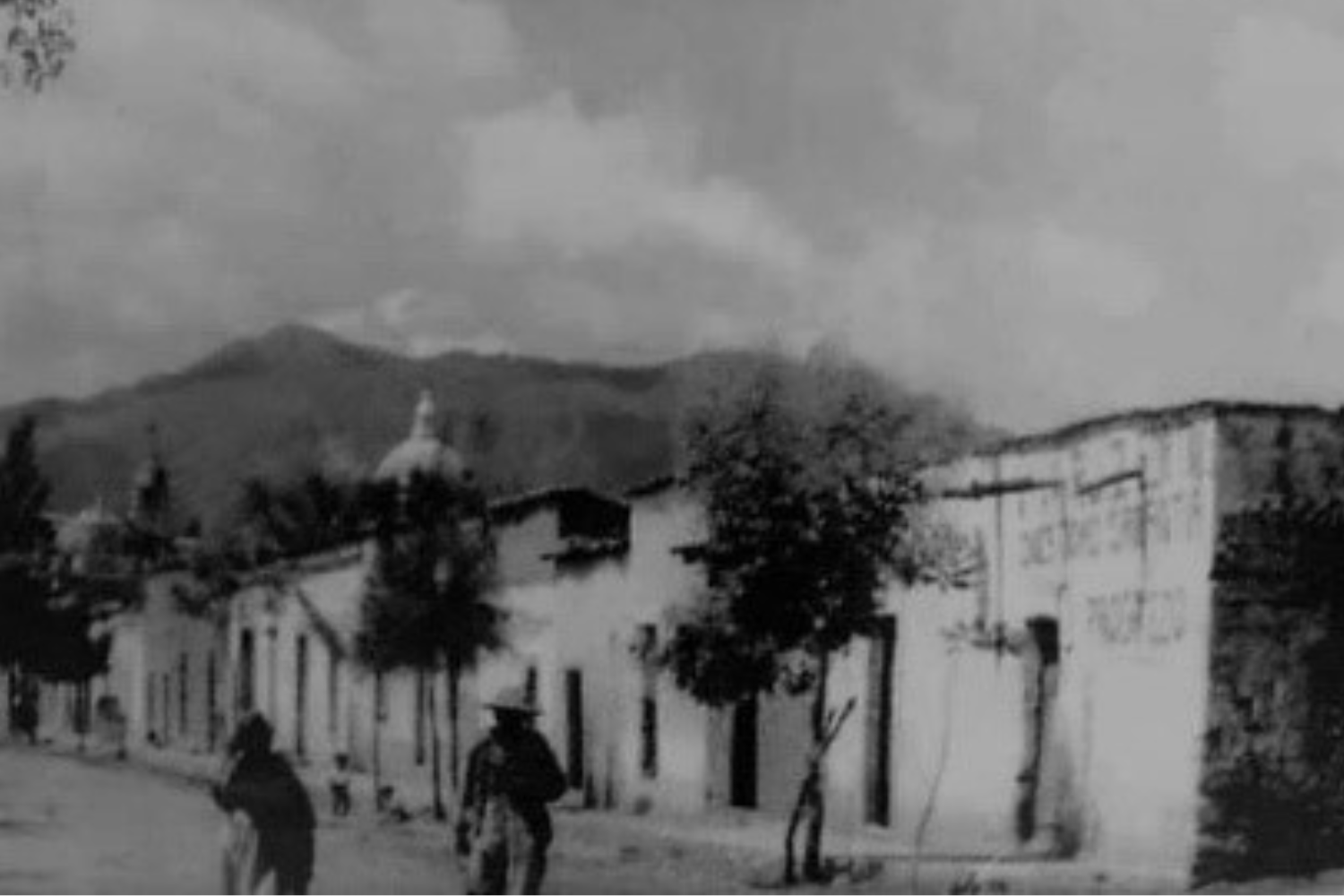 ¿Qué es la tradición de "Las Calles Compuestas" en Cuerámaro?